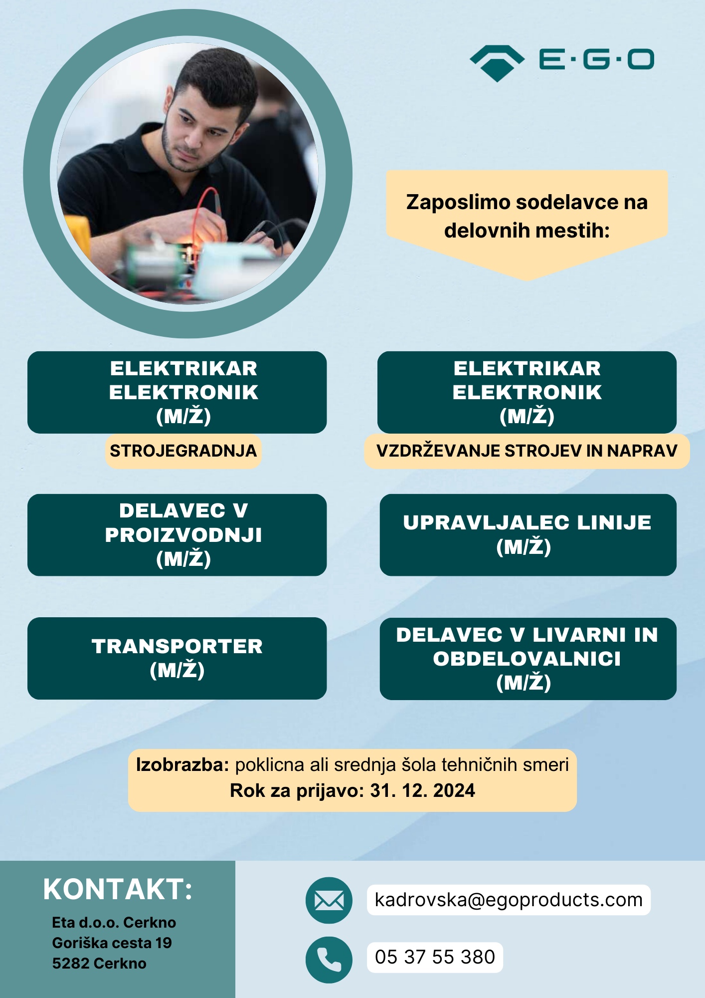 Peter Debeljak med prostovoljci - Idrija.com